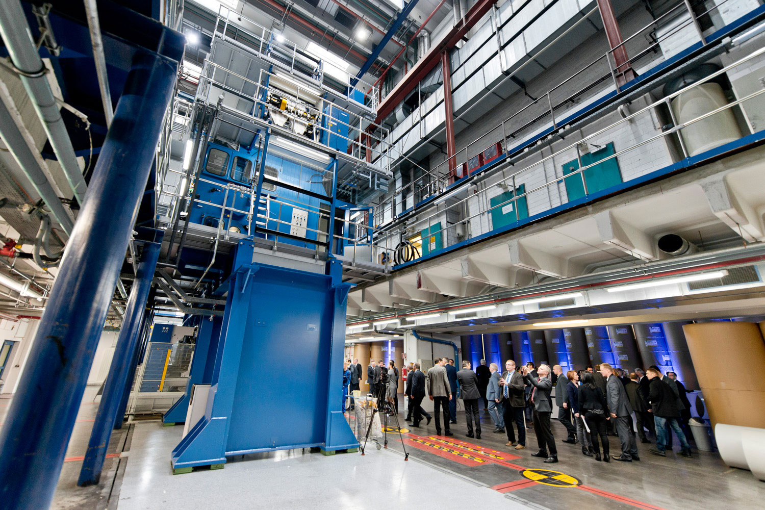 Prime Minister Haseloff starts up the new KBA Commander CL | Koenig ...